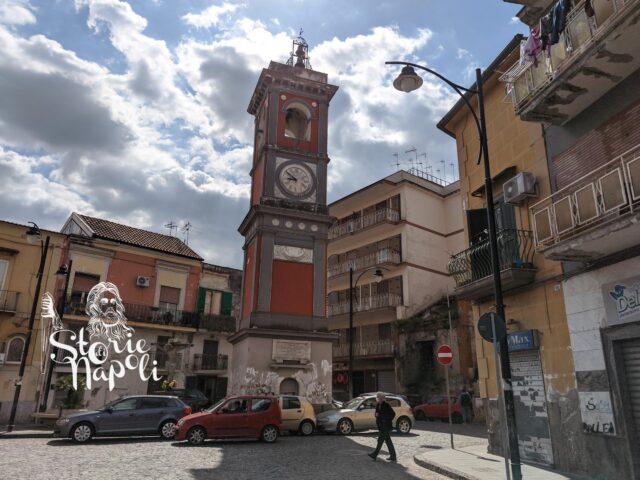 La Torre dell'Orologio di Arzano: storia di un campanile solitario