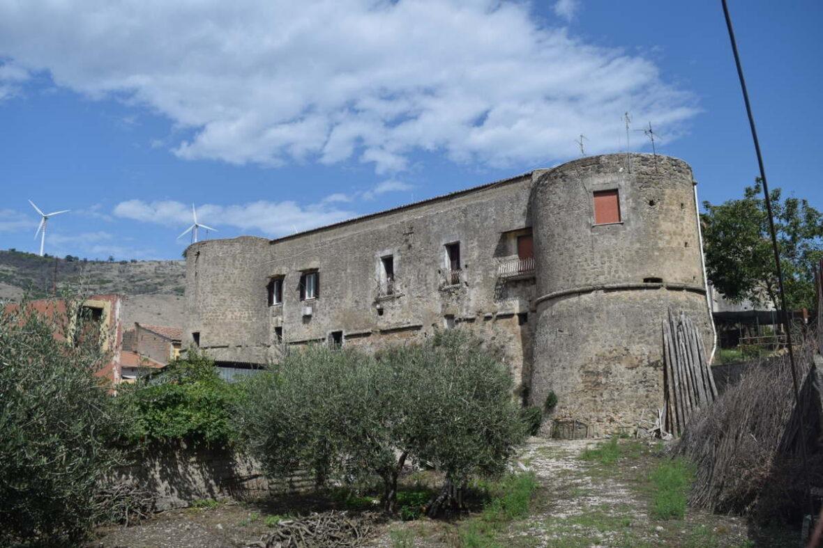 Il Castello di Durazzano, un "fratello" del Maschio Angioino